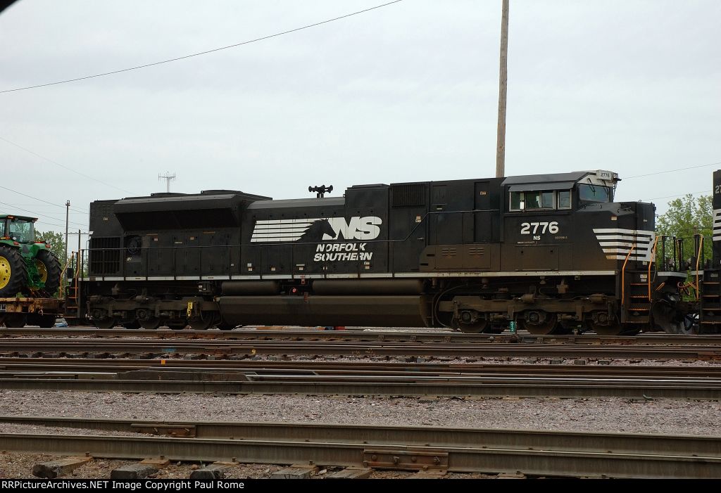 NS 2776, EMD SD70M-2, on the UP at Proviso Yard